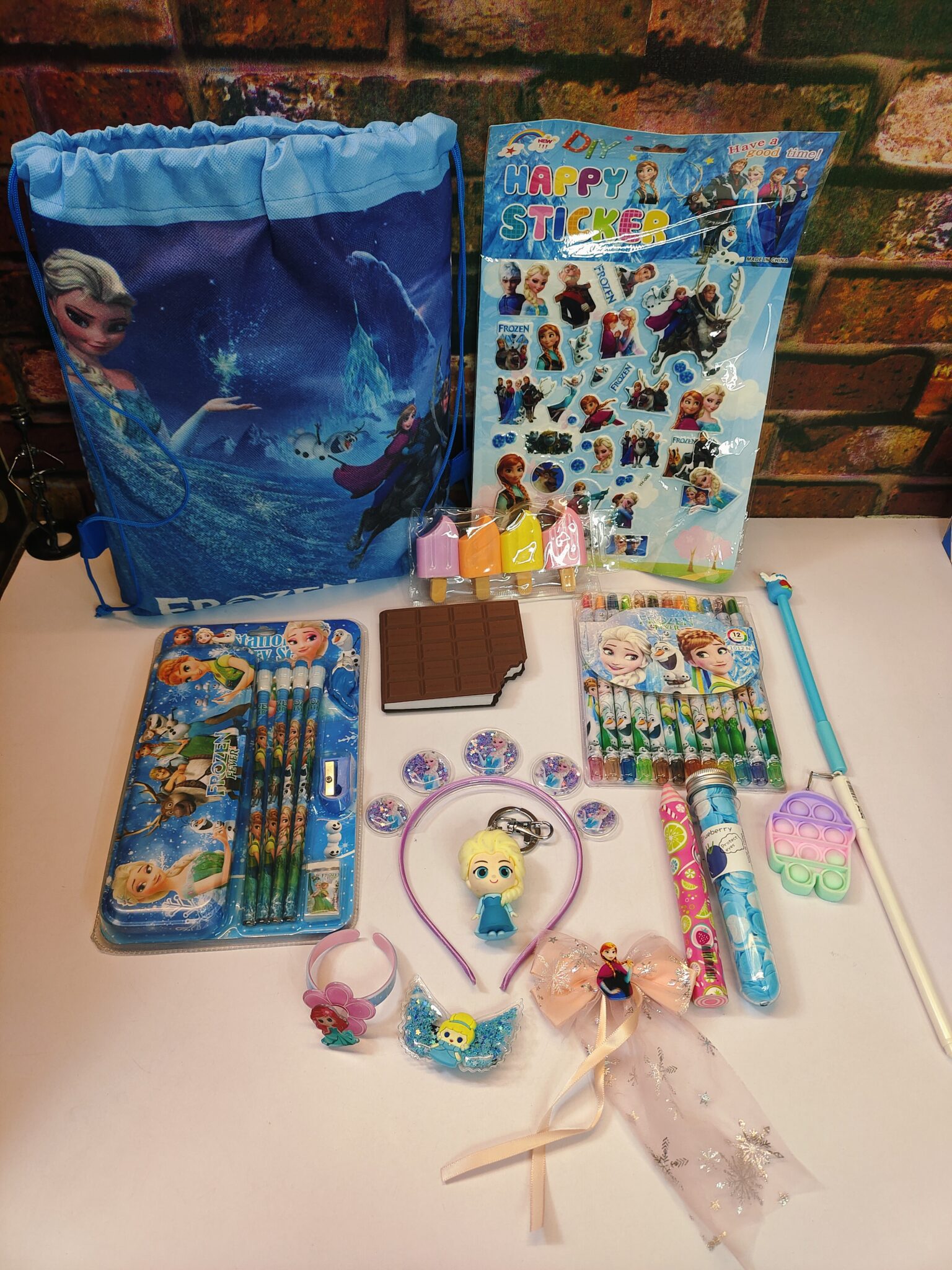 Frozen Hamper under 1000 - Unleash Creation