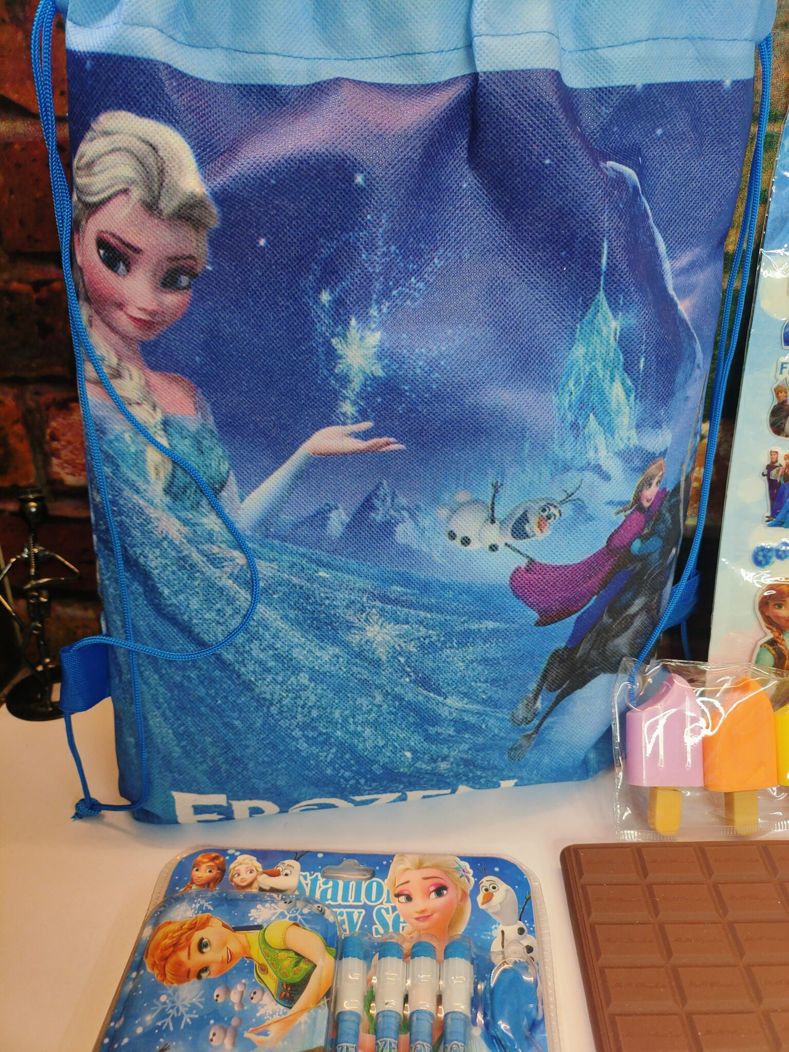 Frozen Hamper under 1000 - Unleash Creation